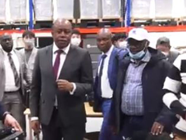 Vidéo : Le président de la CENI Denis Kadima visite le siège de l ...