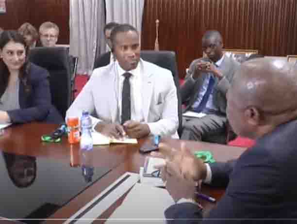 Vidéo complète : Lors de ses échanges avec les membres du congrès des ...