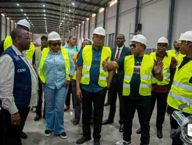 En image : Le chantier de construction d'un extraordinaire entrepôt de ...