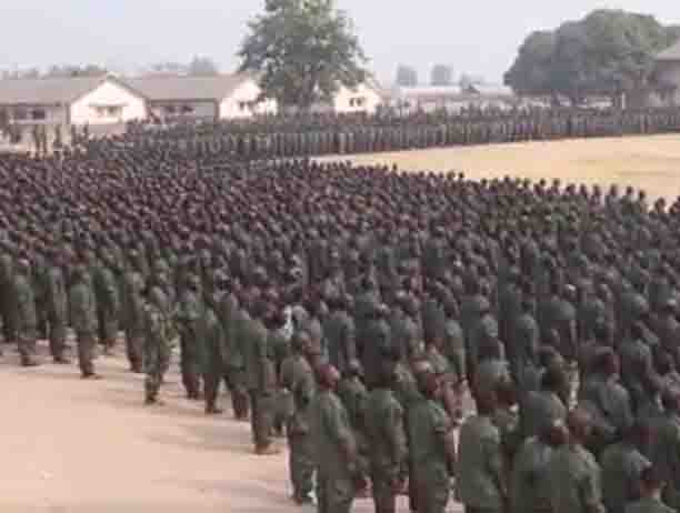 Vidéo : Le chef d'Etat-major, Christian Tshiwewe a visité les 12.000 ...