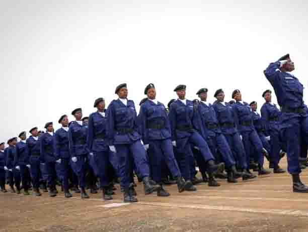 RDC : Le ministre de l'intérieur, Peter Kazadi annonce le recrutement ...