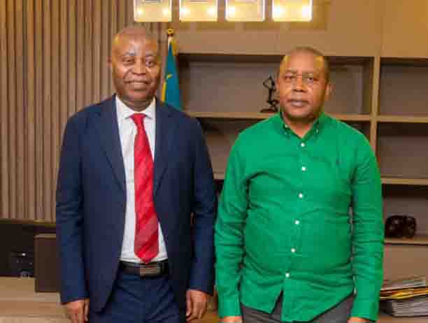 En image : Après le dépôt de sa candidature à la présidentielle ...