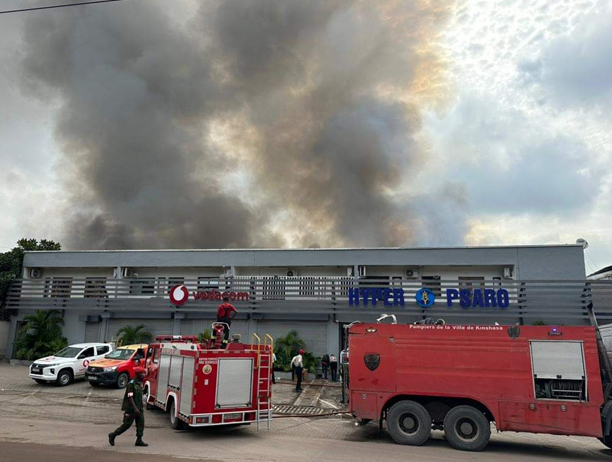 Kinshasa : Un incroyable incendie s'est déclaré au supermarché Hyper ...