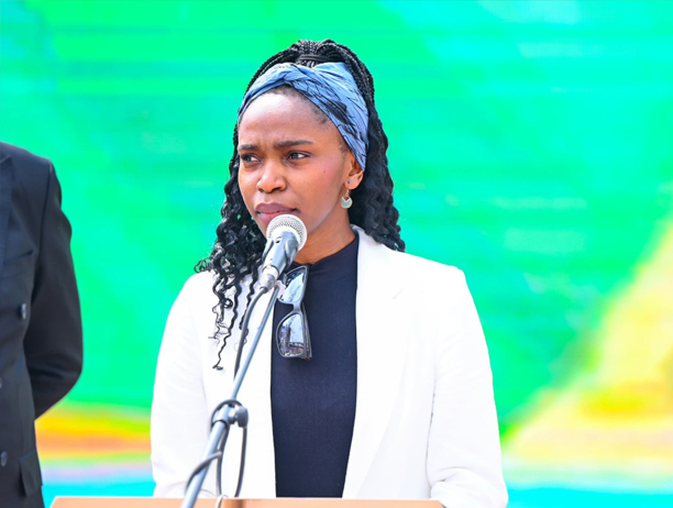 Vidéo : Obsèques officielles de Ne Muanda Nsemi, sa fille Nzuzi Nsemi ...