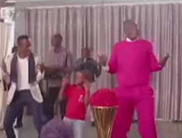 Vidéo : Pour le culte de ce dimanche 7 janvier, le pasteur Godé Mpoyi ...