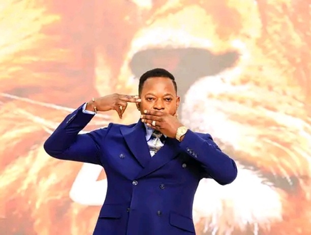 En image : Depuis l'Afrique du Sud, le pasteur Alph Lukau et tous les ...