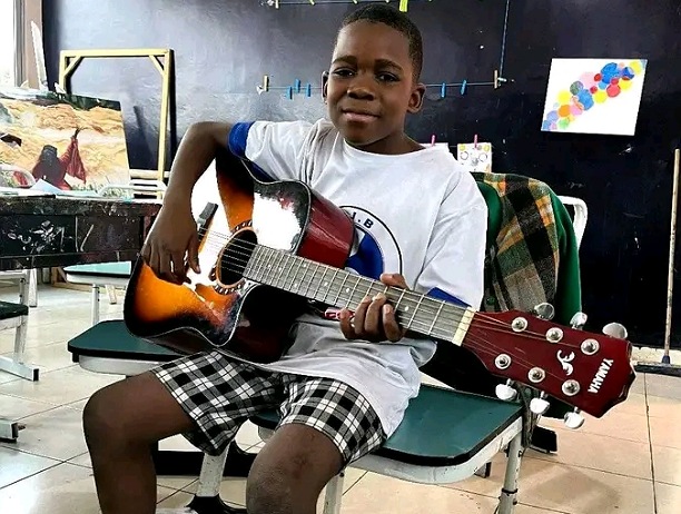 Vidéo : Le grand talent musical de Blessing Lobo, un enfant pas comme ...